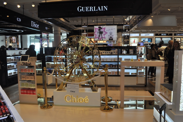 Coty creates Chloé ferris wheel animation for Christmas : The Moodie ...