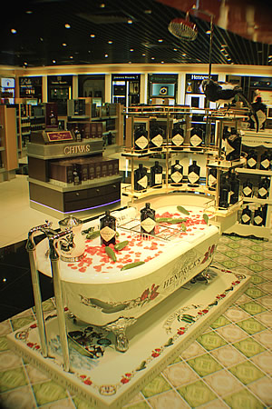 Hendrick's brings theatre to Changi with barber shop promotion : The ...