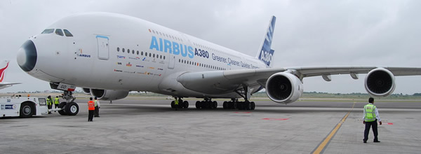 Hyderabad Airport welcomes its first Airbus A380 – 17/10/08 : The ...